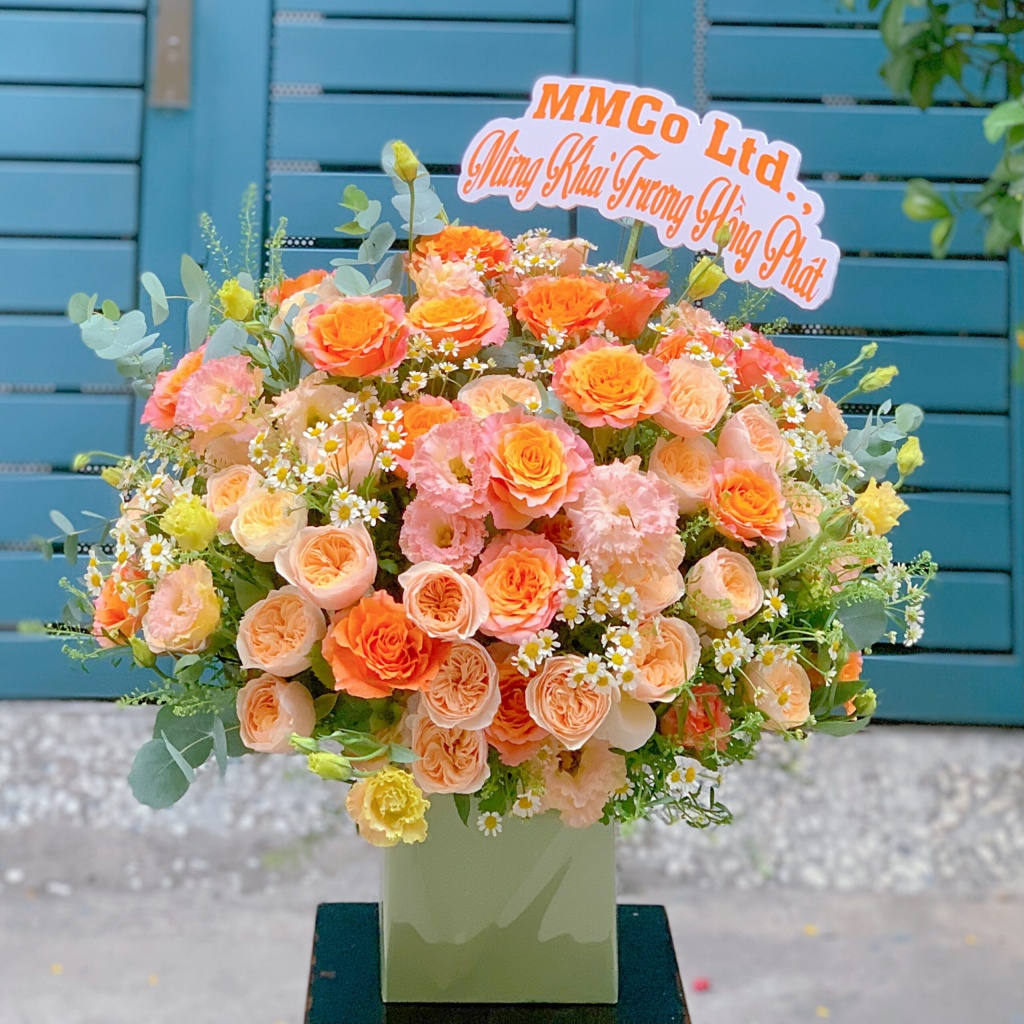Hộp hoa mừng khai trương, tông màu cam rực rỡ – Hoa Tháng Tư